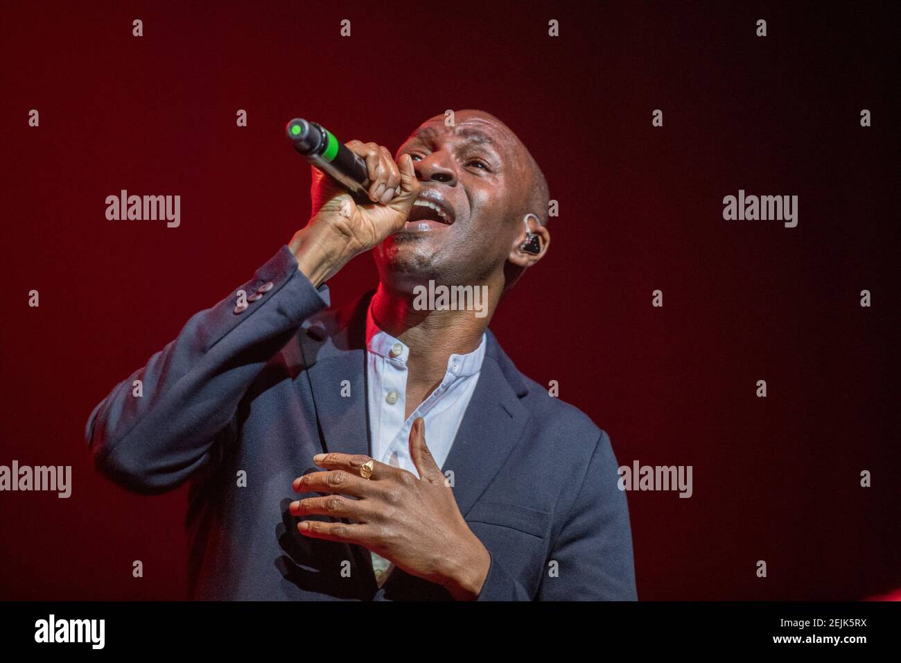 90's Band Lighthouse Family Vocalist Tunde Baiyewu performs live on ...