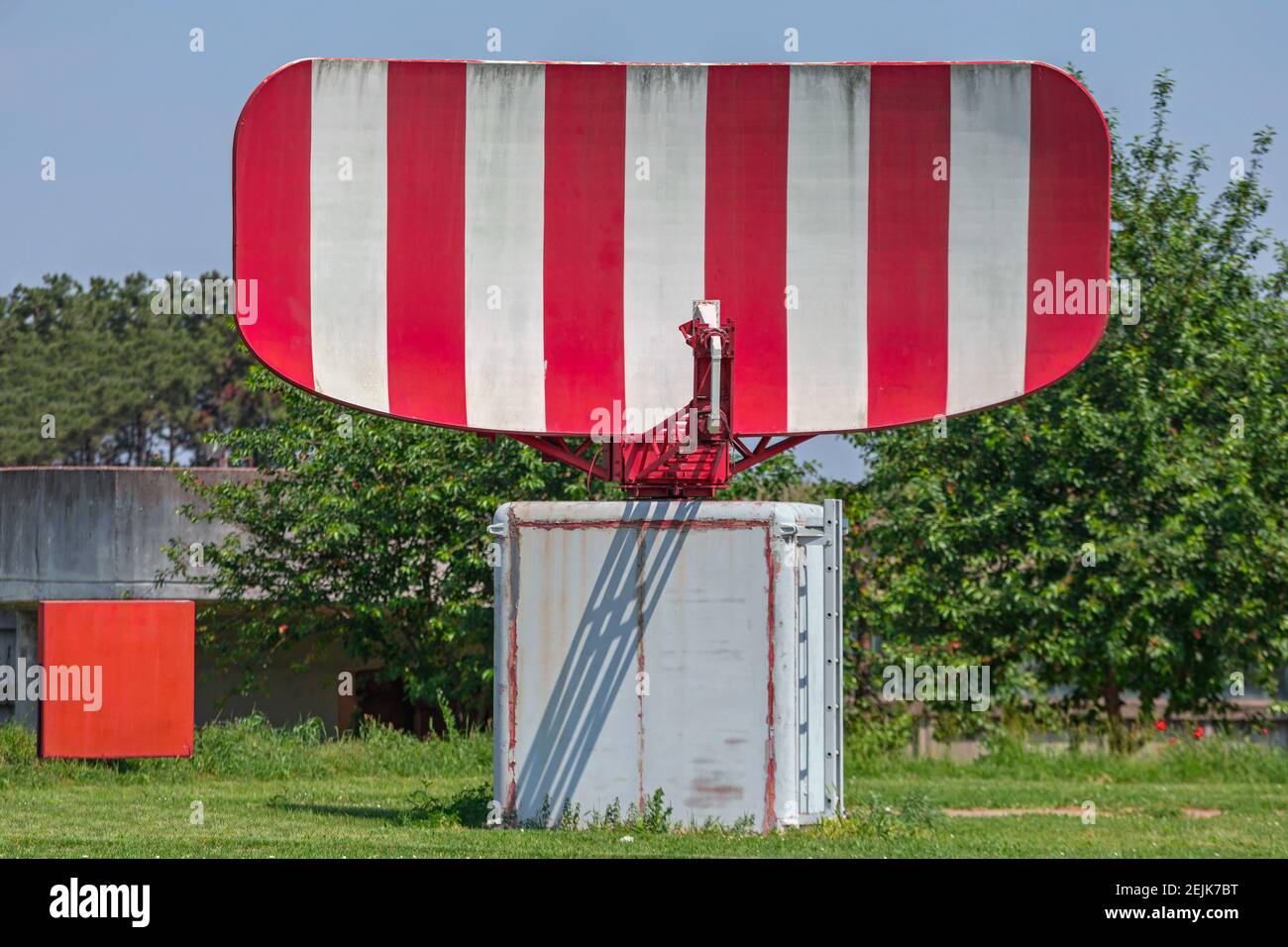 Rotating Surveillance Radar Antenna at Airport Ground Stock Photo - Alamy