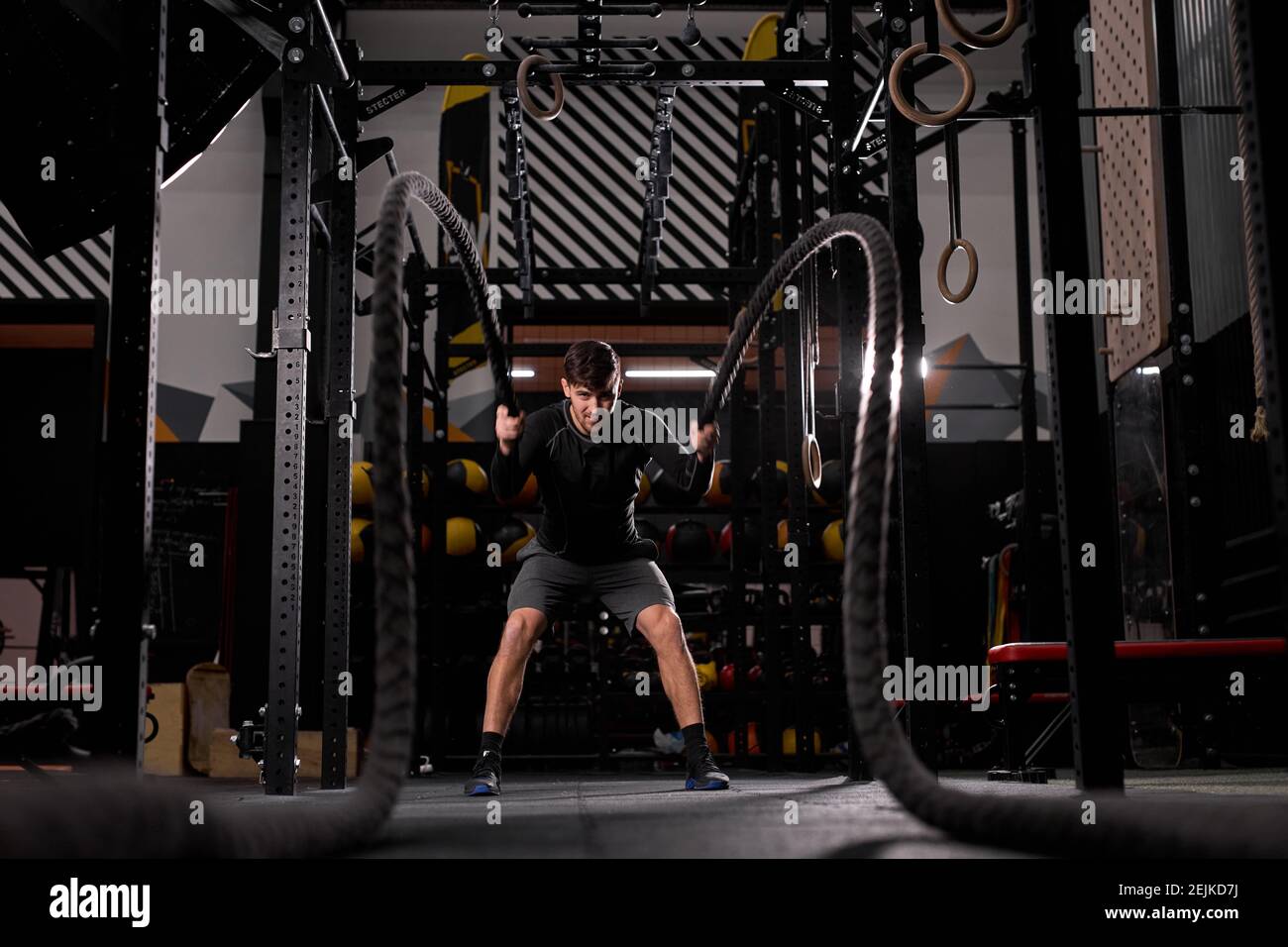 Young man bodybuilder battling ropes hi-res stock photography and ...