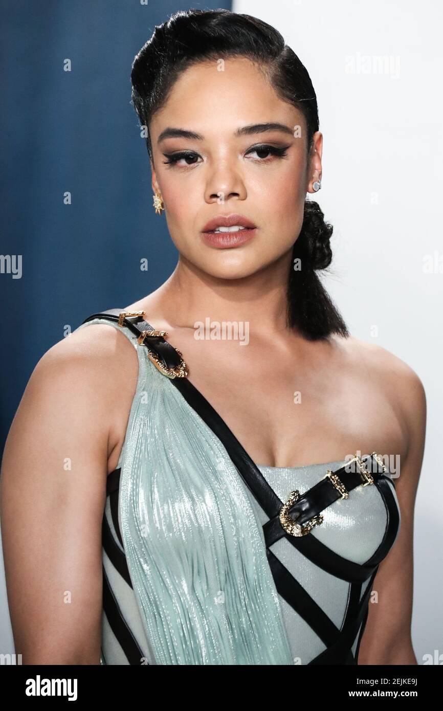 BEVERLY HILLS, LOS ANGELES, CALIFORNIA, USA - FEBRUARY 09: Actress ...