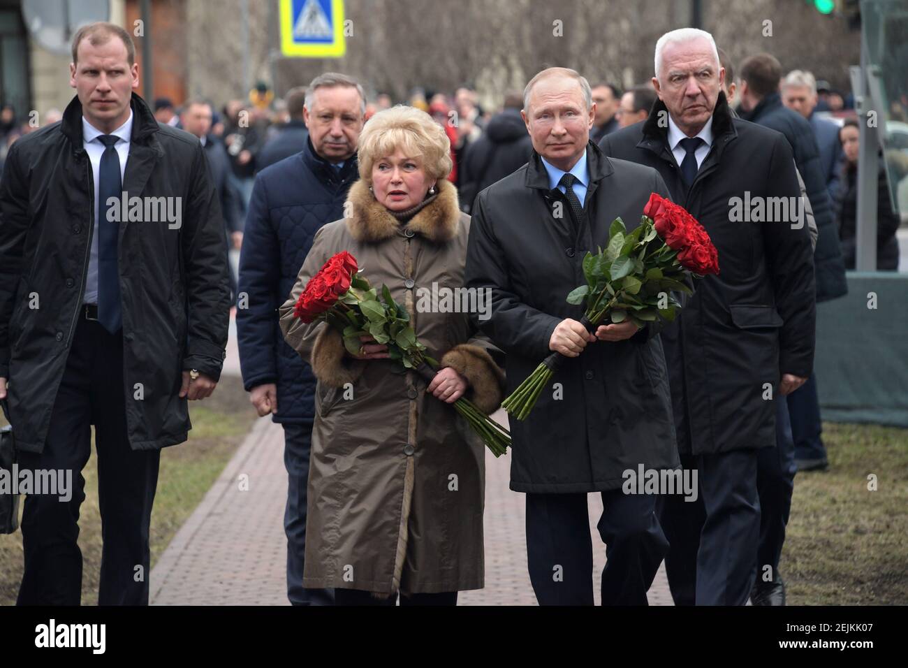 Vladimir Putin's working visit to Saint Petersburg. Flower-laying ...