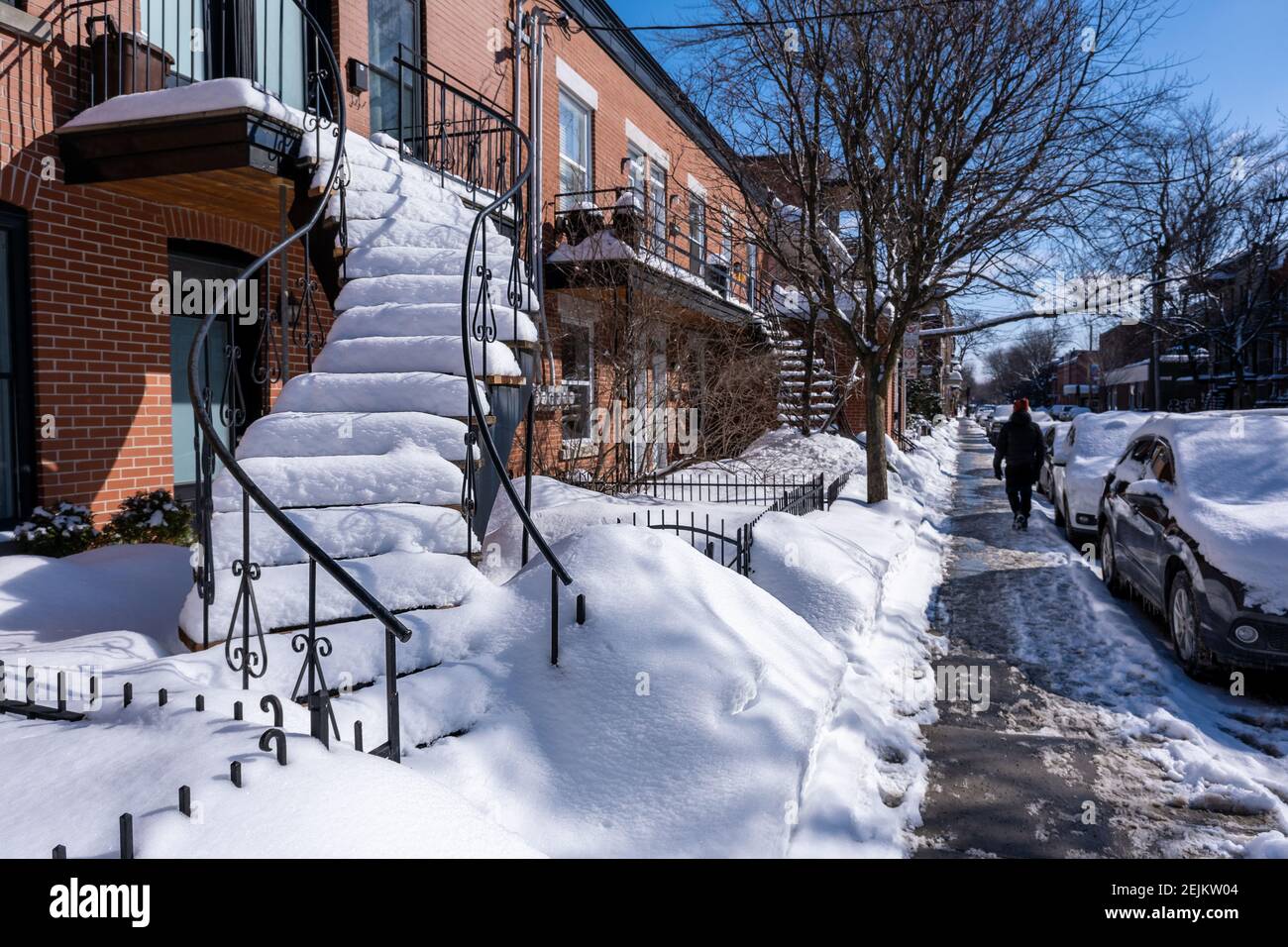 Canada quebec montreal snowy house hi-res stock photography and images ...