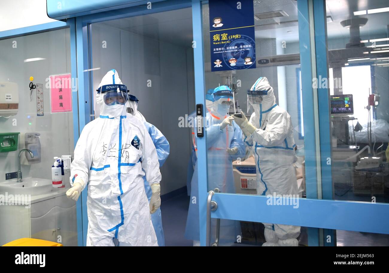 Li Lanjuan academician is checking the ICU ward at the people's ...