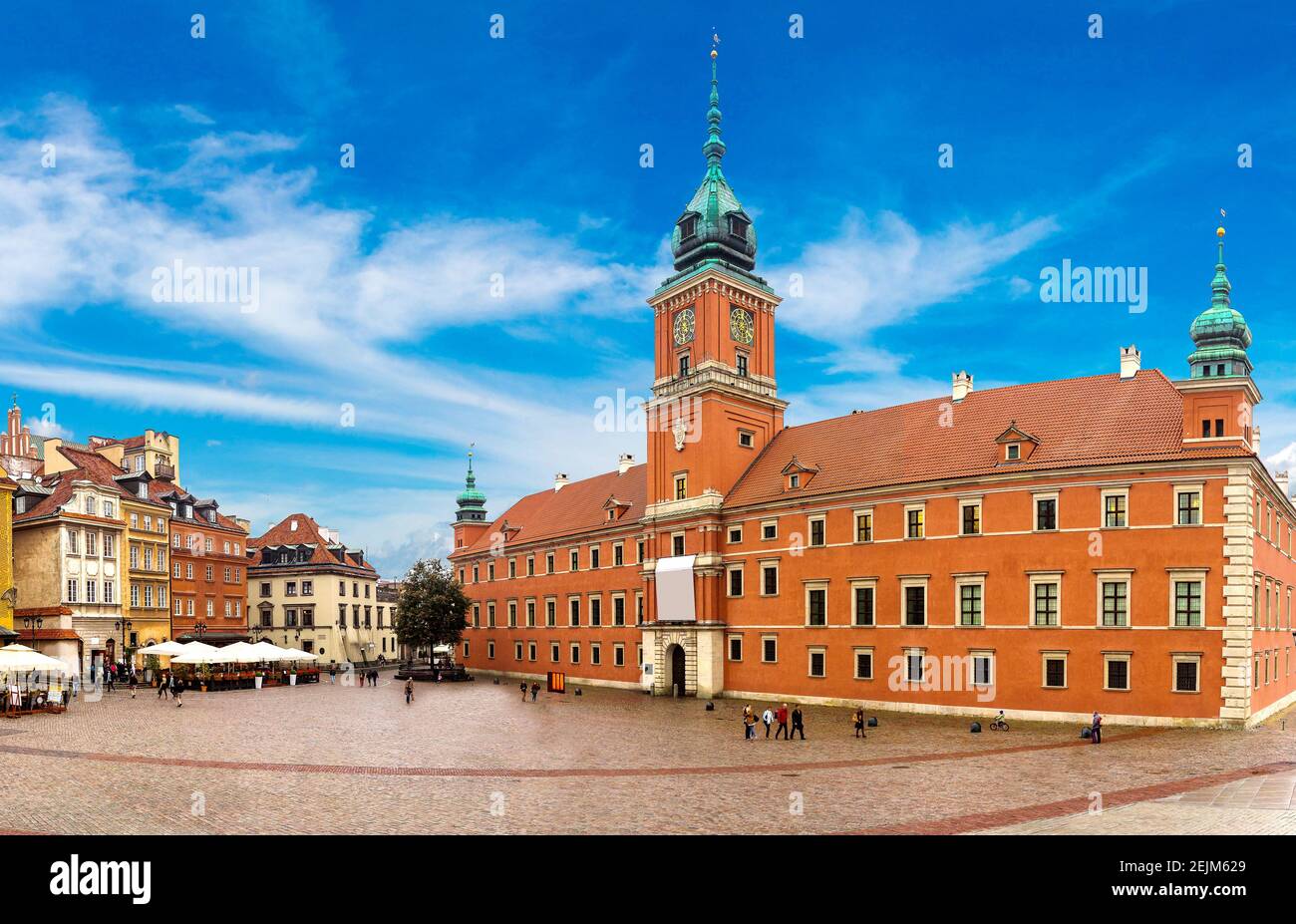 Royal Castle and Sigismund Column in Warsaw in a summer day, Poland ...