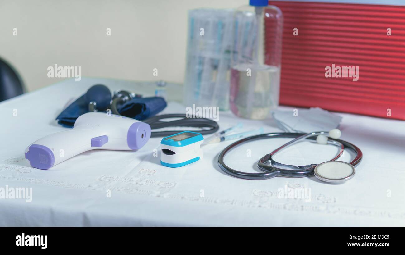 Doctor tools hi-res stock photography and images - Alamy