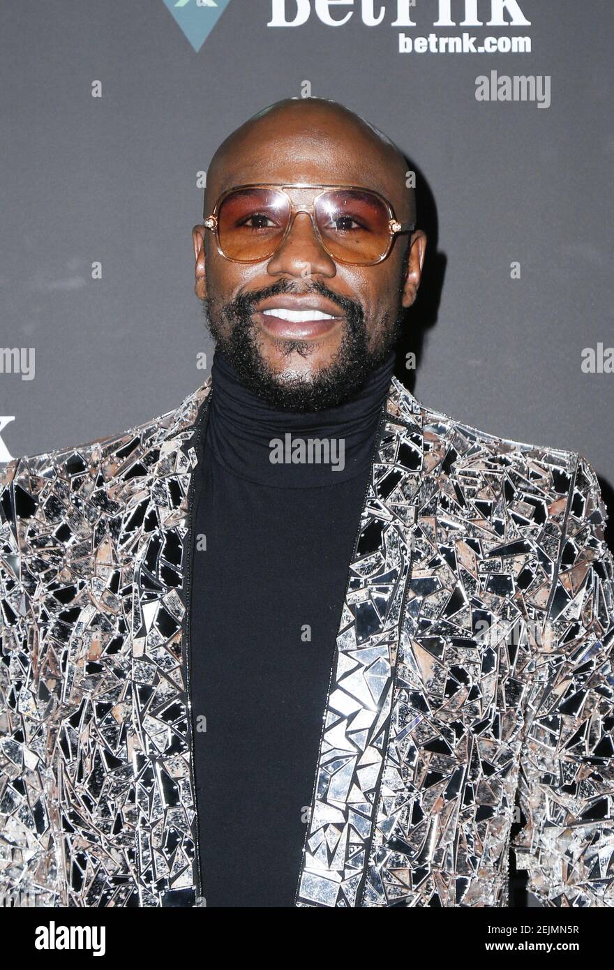 Floyd Mayweather walking the red carpet at Floyd Mayweather's 43rd ...