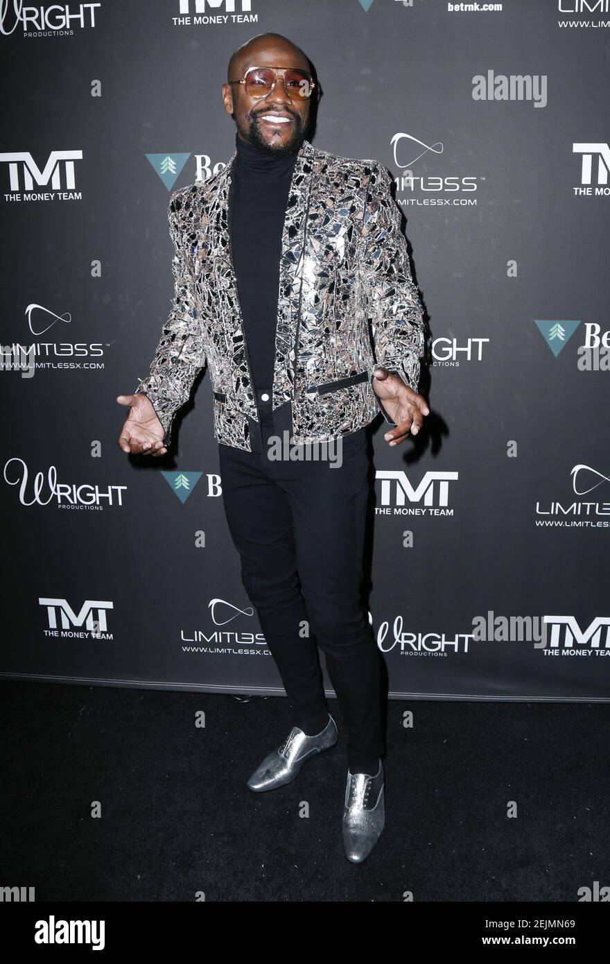 Floyd Mayweather walking the red carpet at Floyd Mayweather's 43rd ...