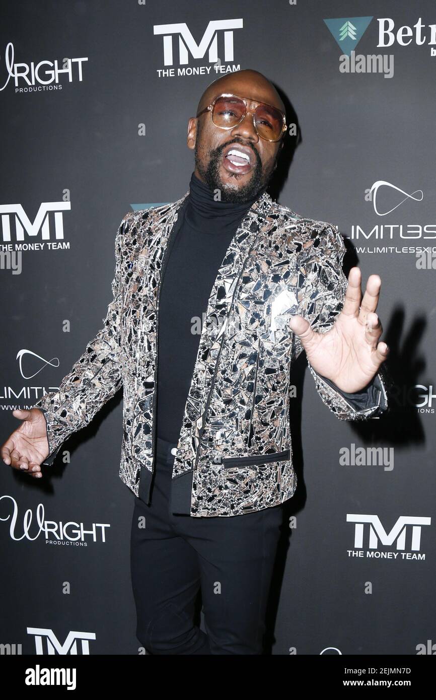 Floyd Mayweather walking the red carpet at Floyd Mayweather's 43rd ...