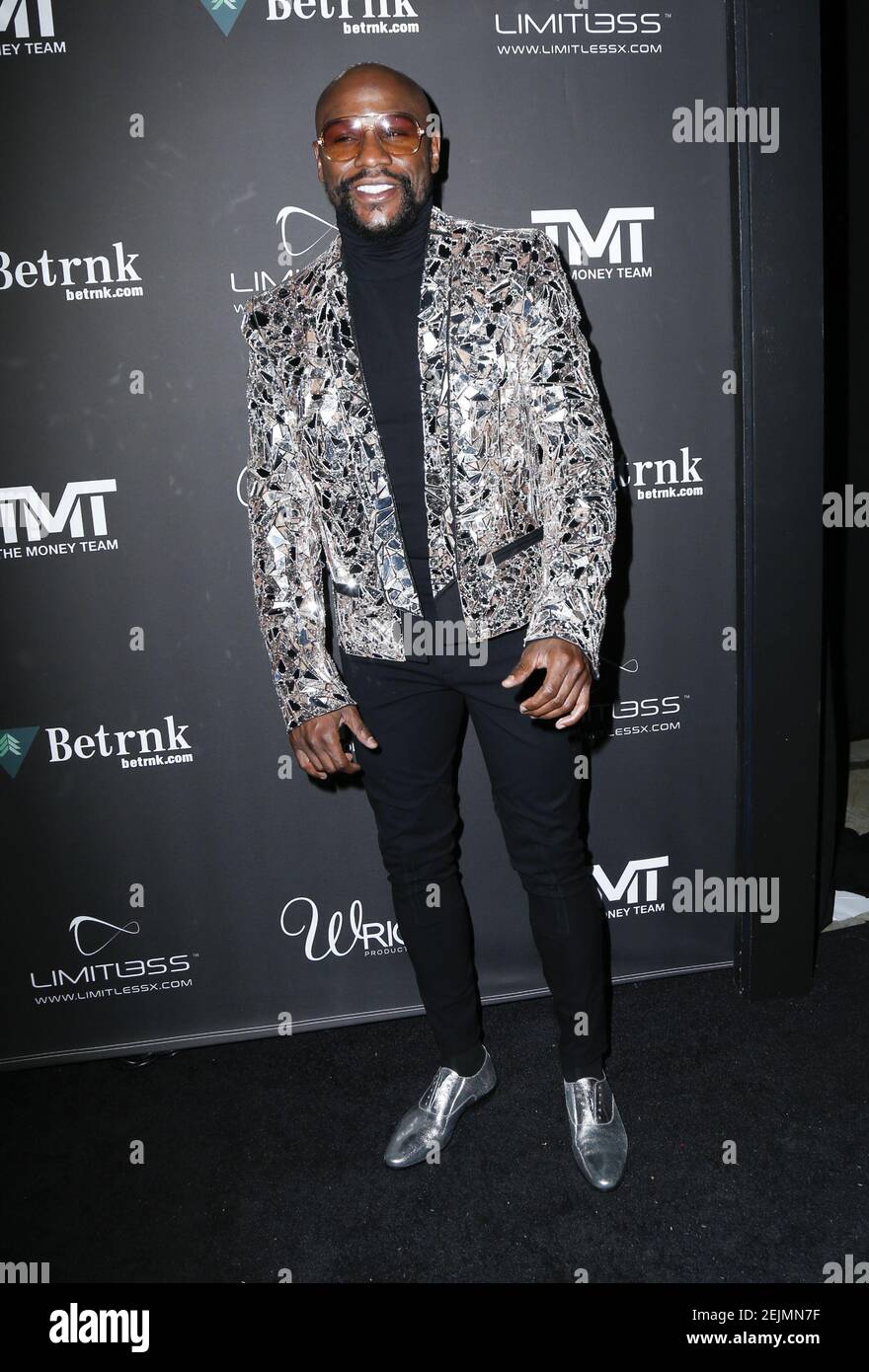 Floyd Mayweather walking the red carpet at Floyd Mayweather's 43rd ...