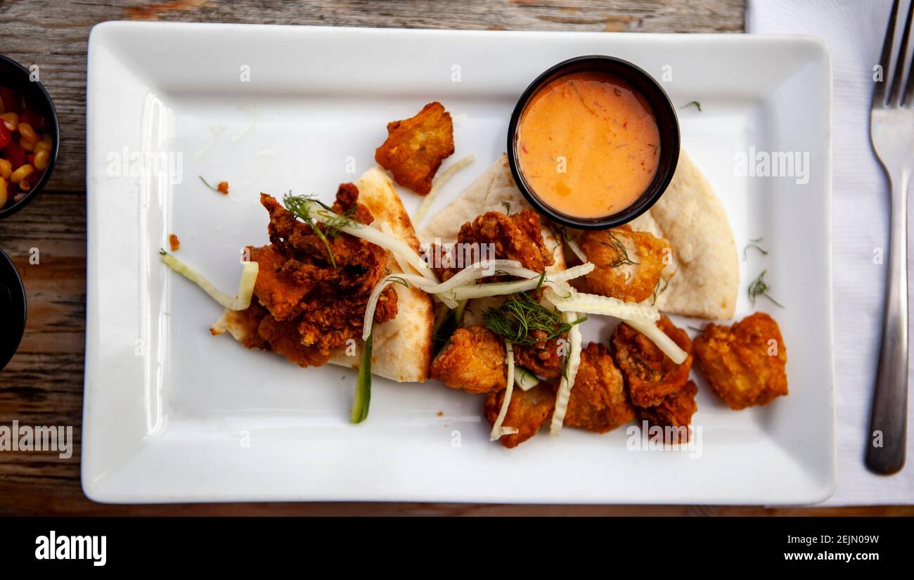 Vegan fried chicken sandwich hi-res stock photography and images - Alamy
