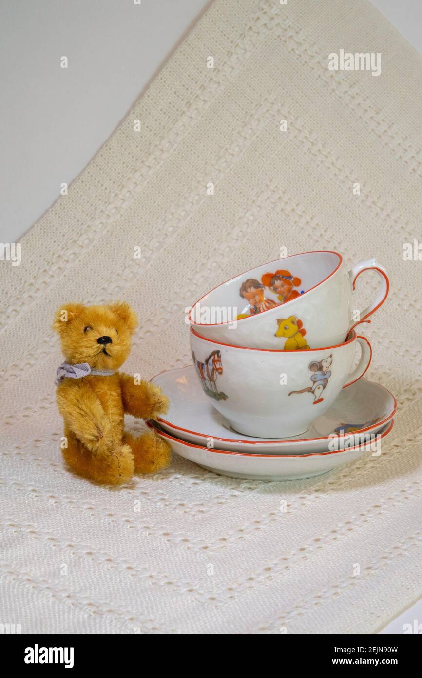 Vintage Child's Tea Set miniature stuffed bear Stock Photo - Alamy