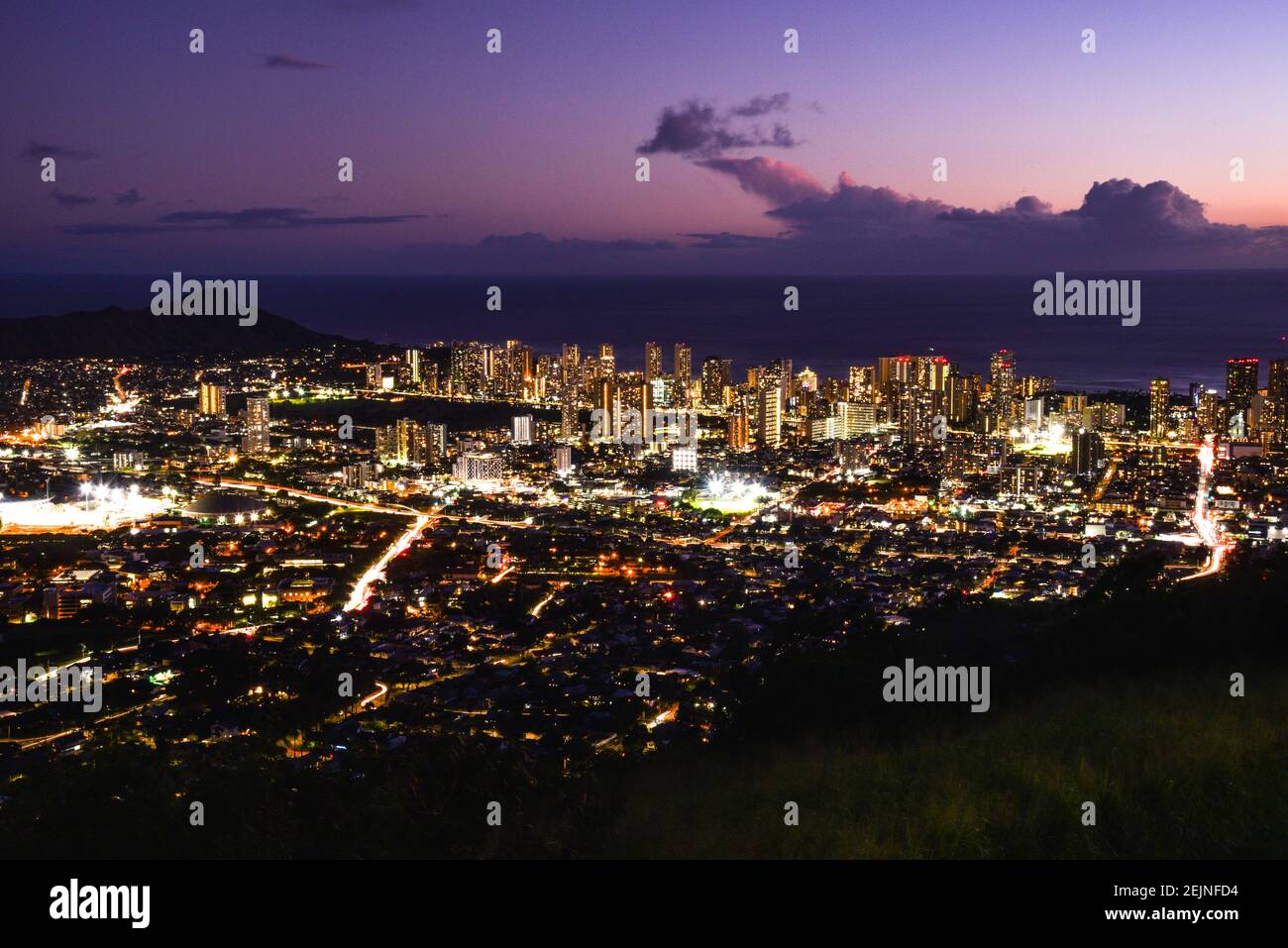 Downtown honolulu skyline hi-res stock photography and images - Alamy