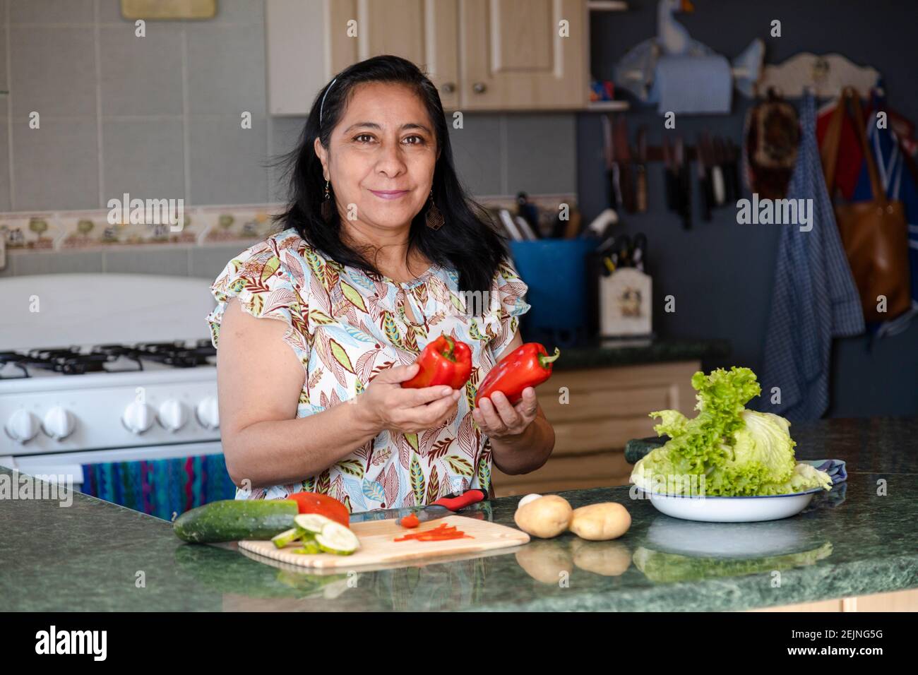 Woman cooking at home mexico hi-res stock photography and images - Alamy