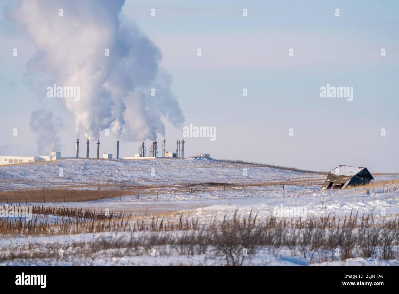 Saskatchewan plains winter extreme cold prairie Pollution Stock Photo ...