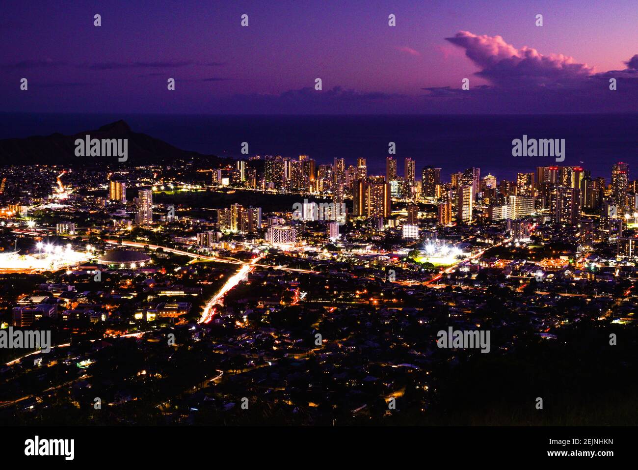 Downtown honolulu at dusk hi-res stock photography and images - Alamy