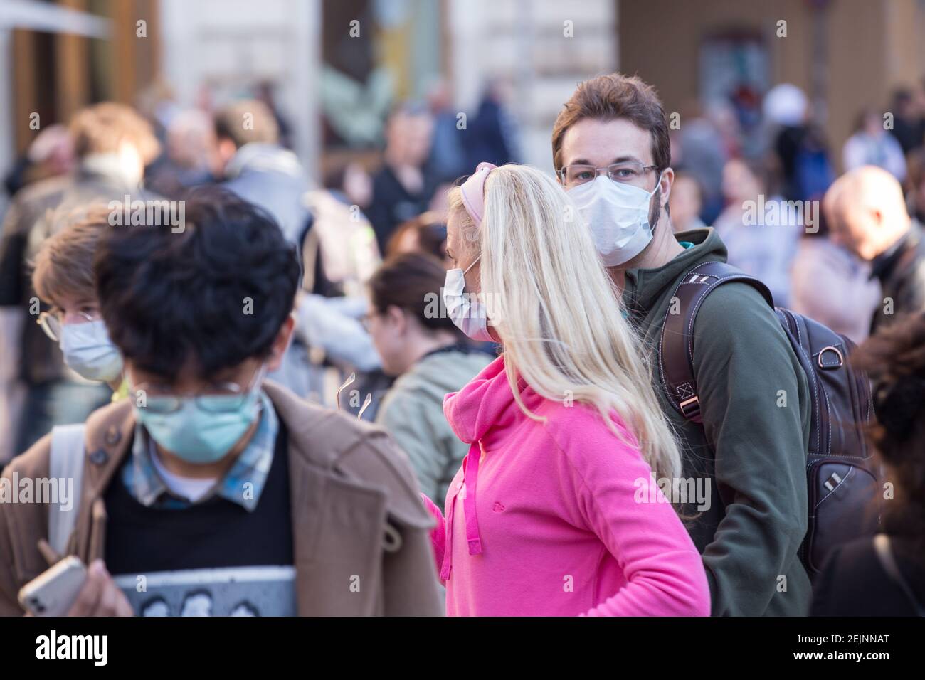 People wear antivirus masks to protect themselves from Corovinavirus in ...