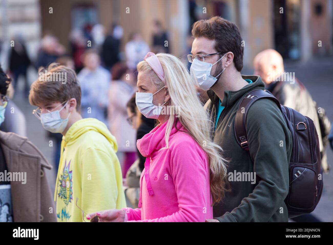 People wear antivirus masks to protect themselves from Corovinavirus in ...