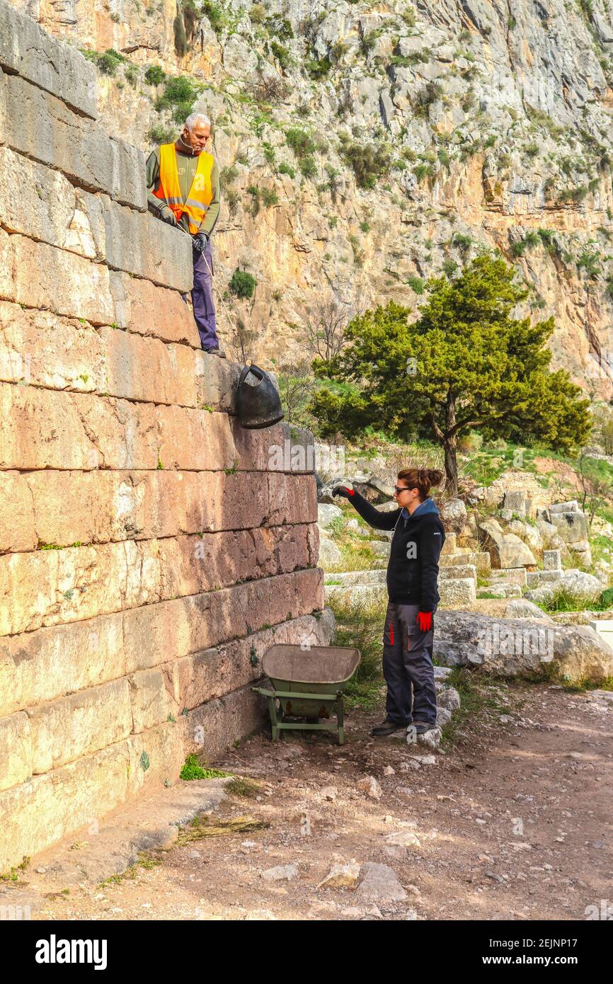 Male archaeologist hi-res stock photography and images - Alamy