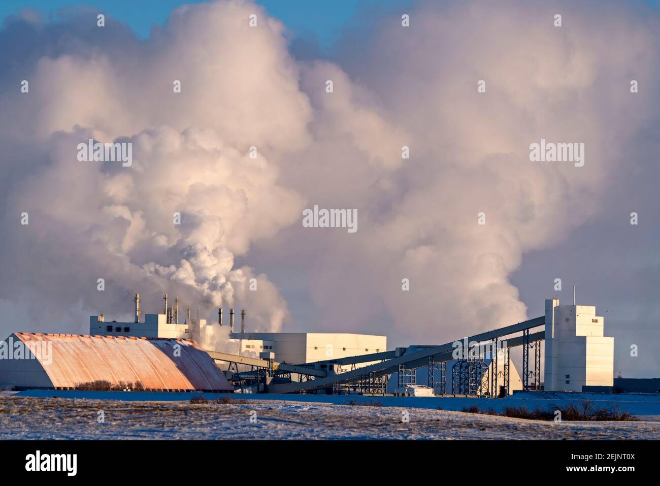 Saskatchewan plains winter extreme cold prairie Pollution Stock Photo ...