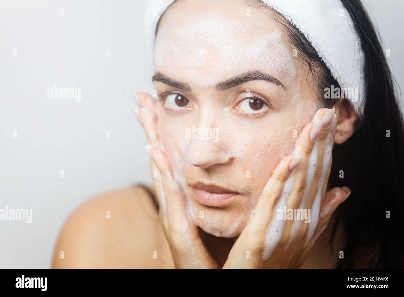 young woman washing face with foam Stock Photo - Alamy