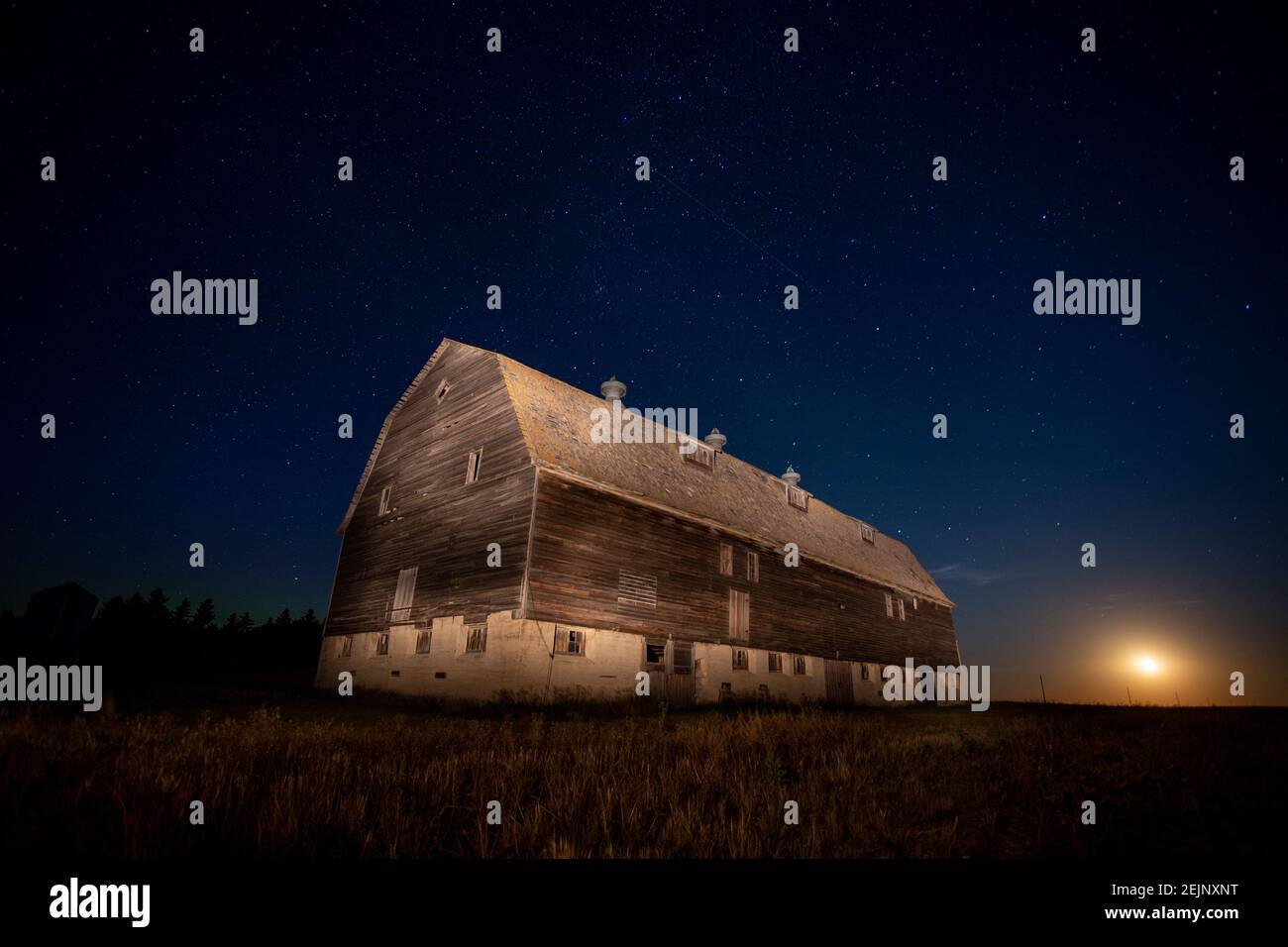 Prairie night Photography in Sasktchewan Canada Barn Stock Photo - Alamy