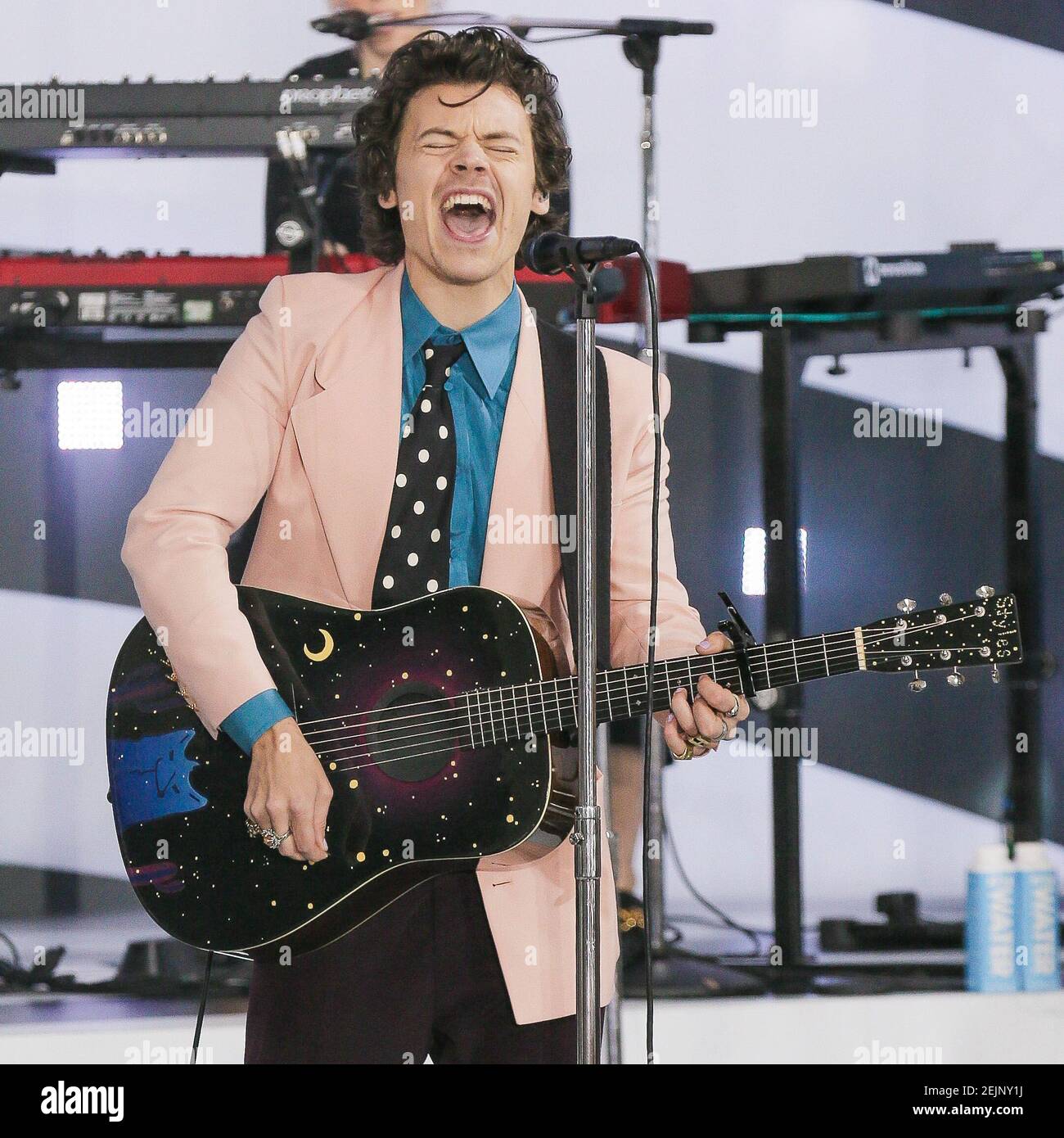 Manhattan New York City New York Usa February 26 Harry Styles