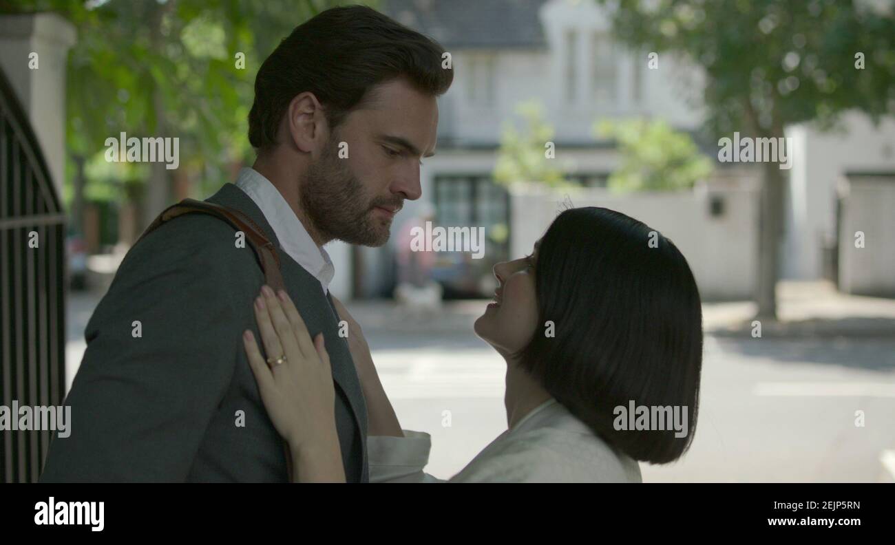 BEHIND HER EYES, from left: Tom Bateman, Eve Hewson, (Season 1, ep. 101 ...