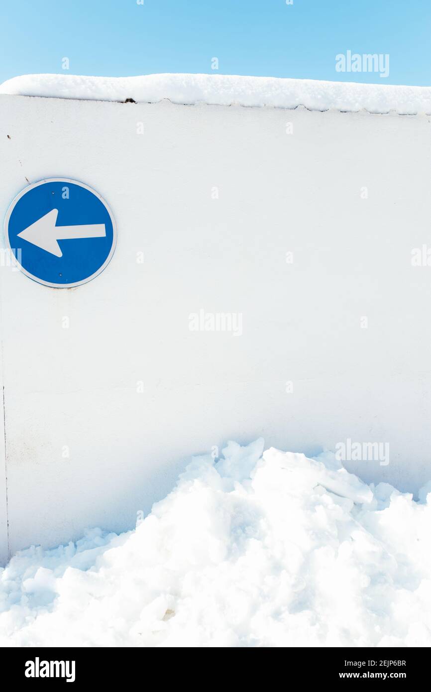 One direction left to right hi-res stock photography and images - Alamy