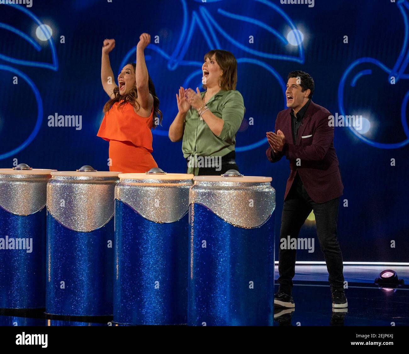 CHERRIES WILD, from left: contestants Cara, Gwen, host Jason Biggs ...