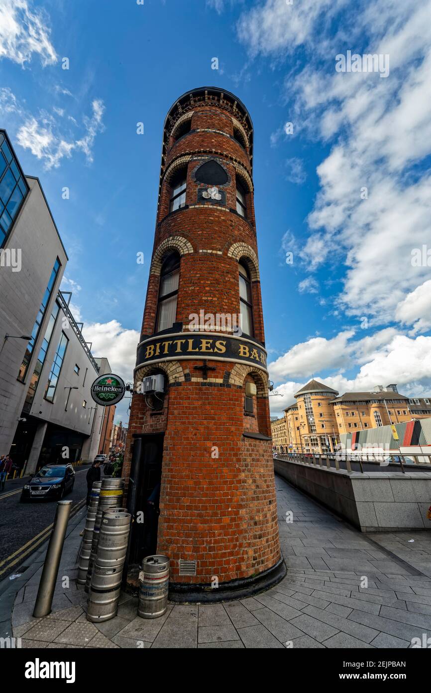 Bittles bar flat iron building belfast hi-res stock photography and ...