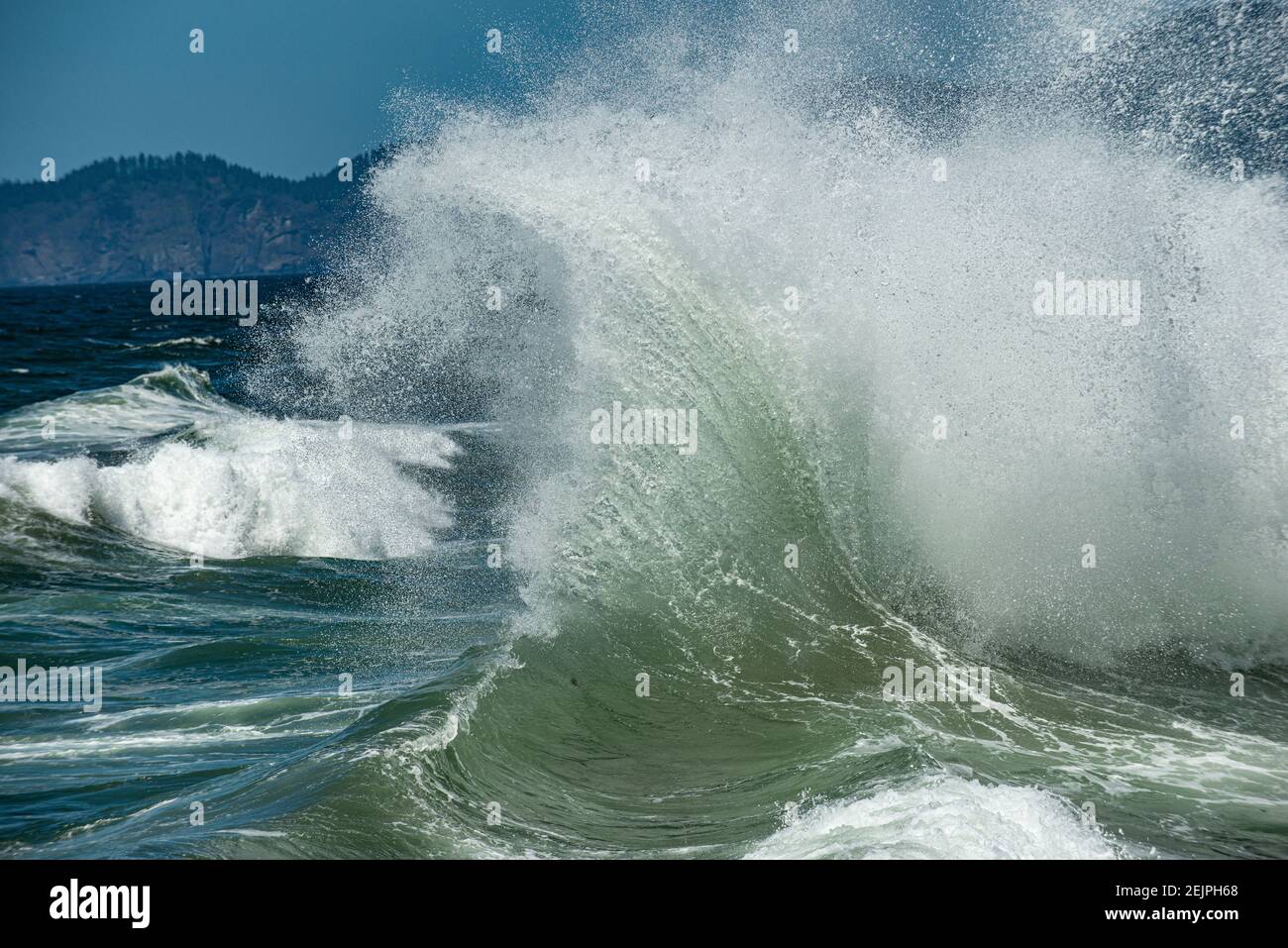 Tsunami wave crashing on city hi-res stock photography and images - Alamy