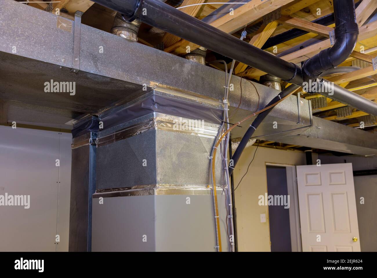 Installation of heating system on the ceiling of the pipe heating ...