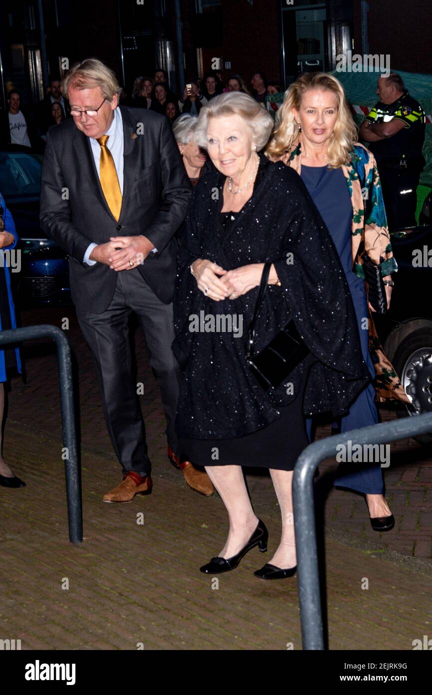 Princess Beatrix and Princess Mabel at the presentation of the sixth ...