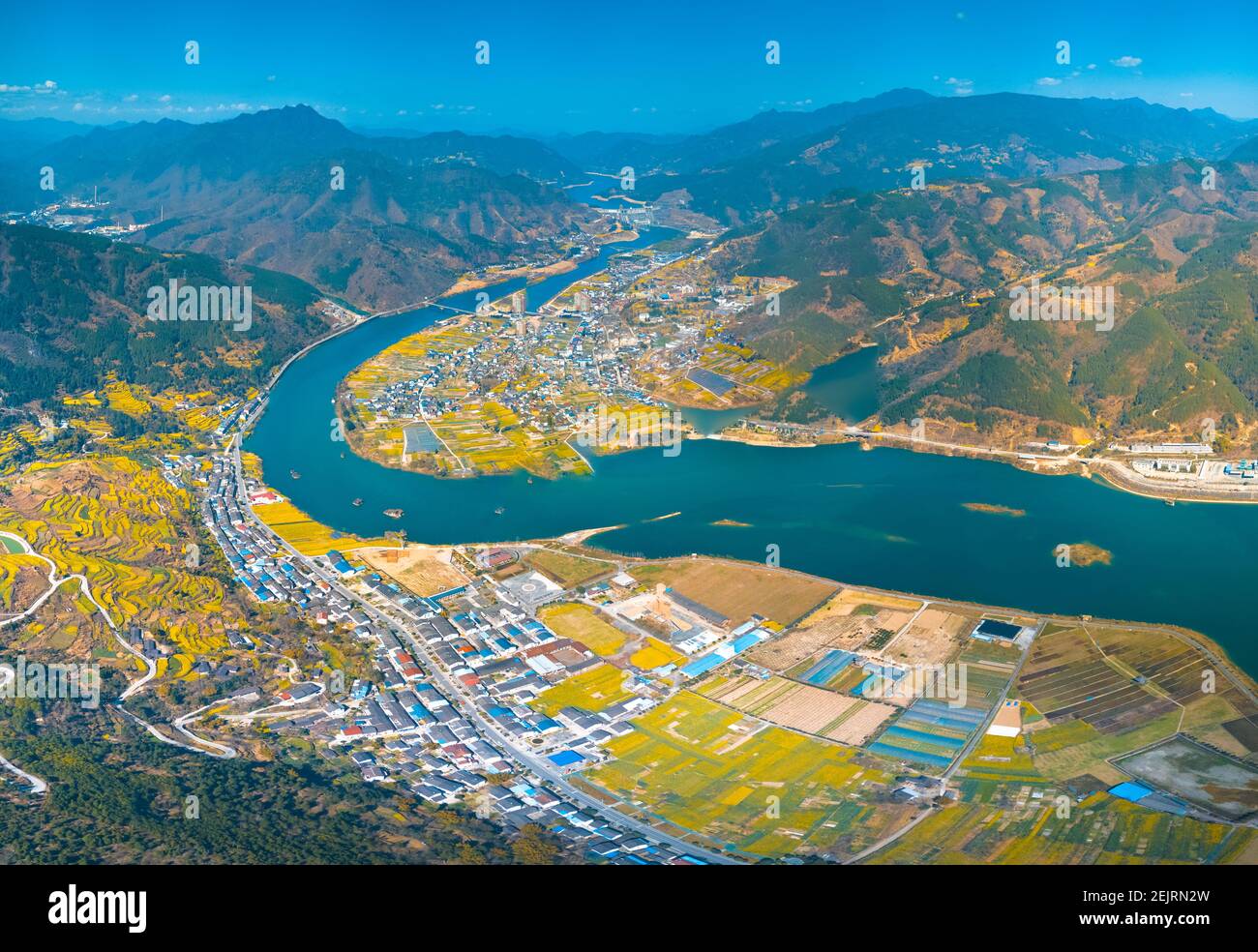 Sichuanï¼ŒCHINA-Rape flowers bloom in Sandui town, Lizhou district ...