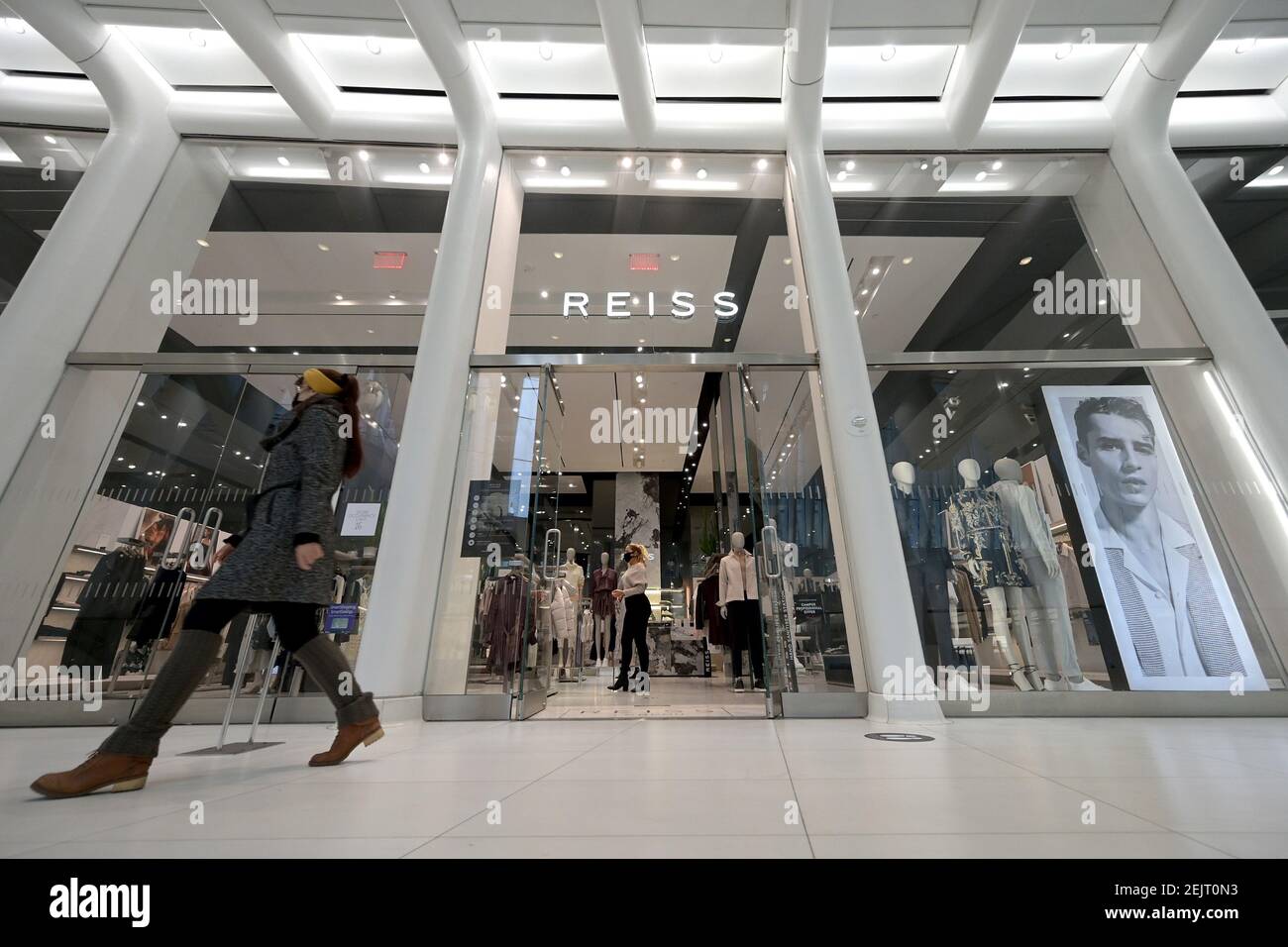 Reiss store 2021 hi-res stock photography and images - Alamy