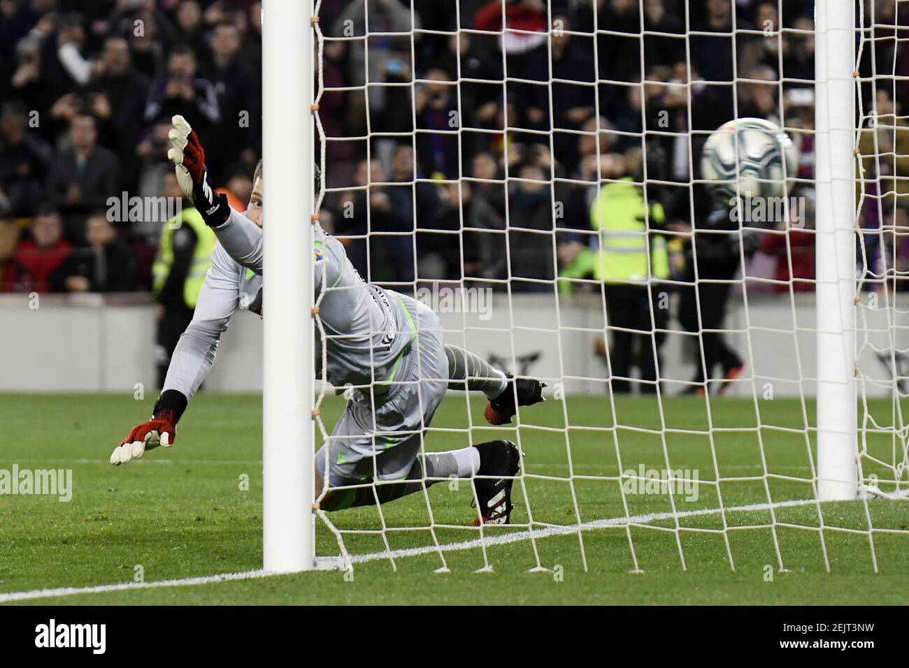 Alejandro Remiro of Real Sociedad during the La Liga match, date 27 ...