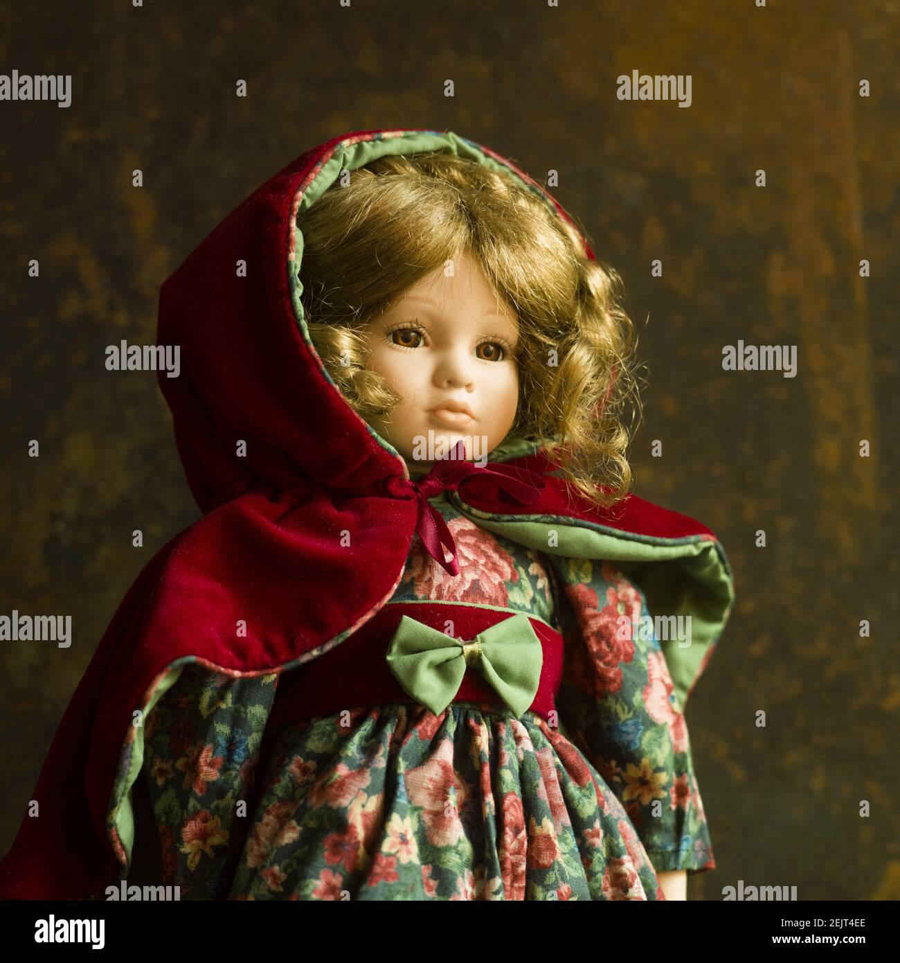 Mantle cloth hi-res stock photography and images - Alamy