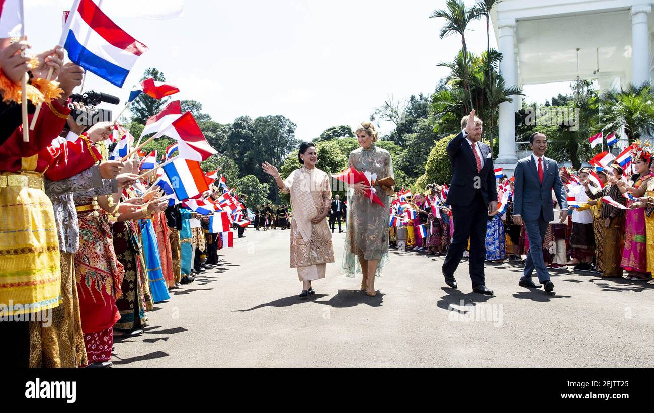 0-03-2020 Indonesie Queen Maxima and King Willem-Alexander lay a wreath ...