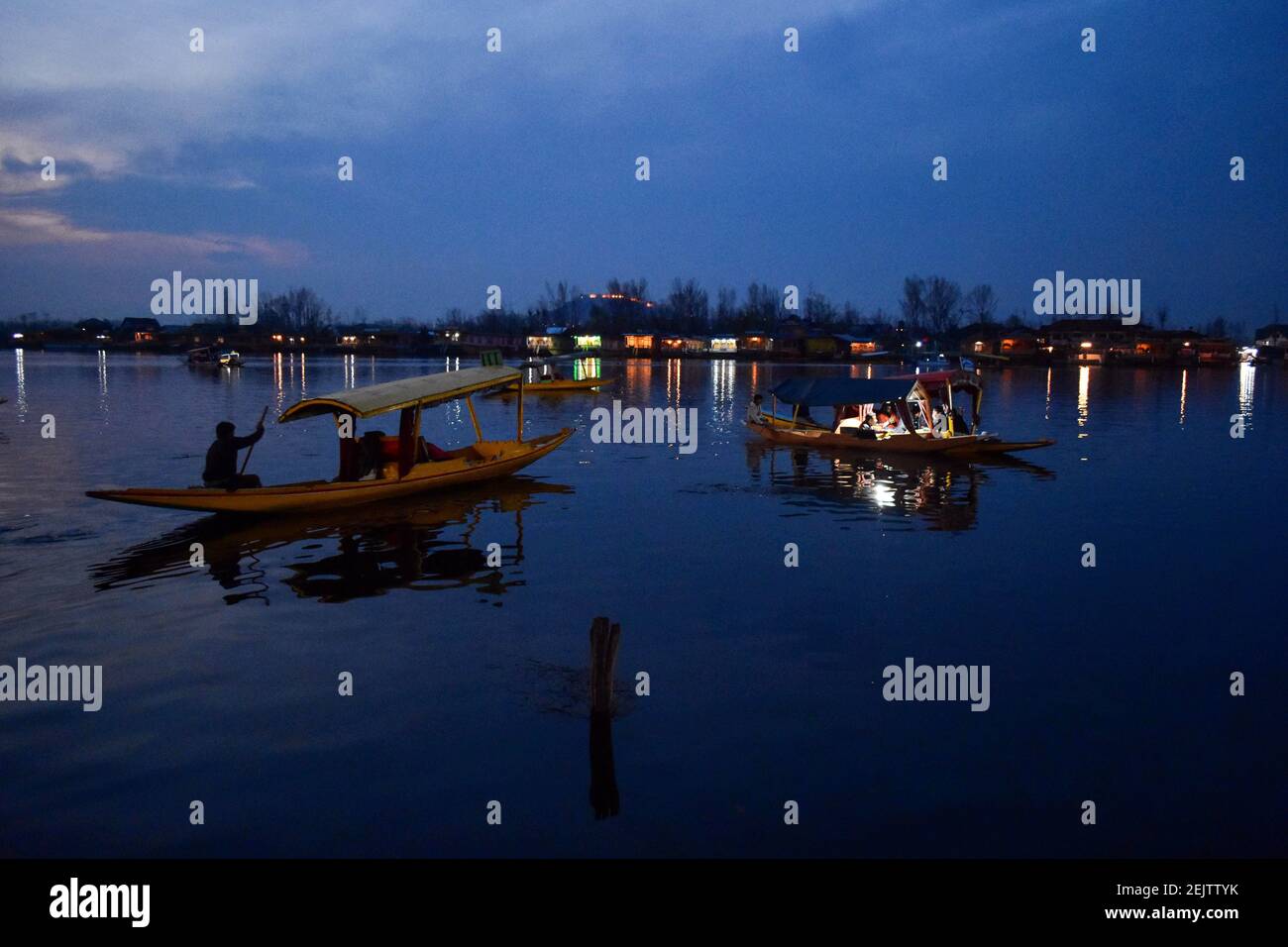 Kashmiri Boatmen row their boats on Dal lake in Srinagar. (Photo by ...
