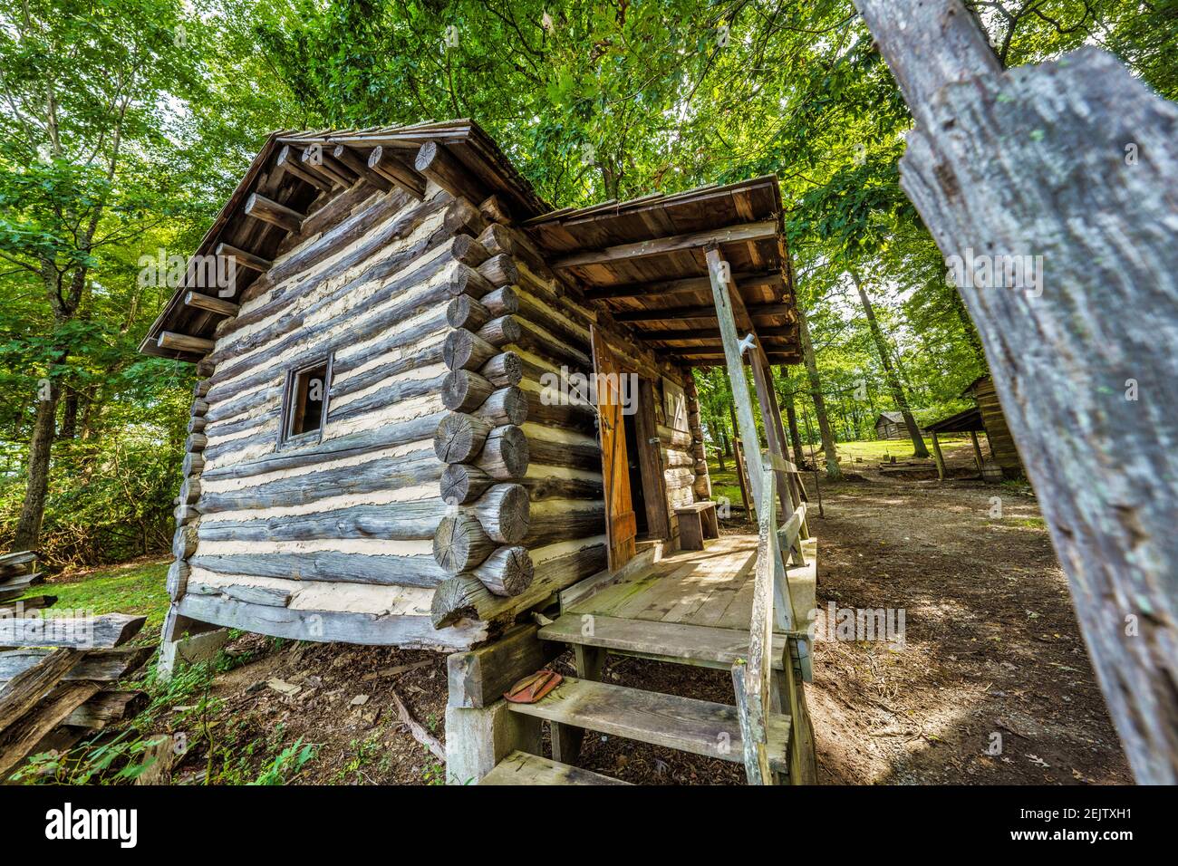 Pioneer Log Cabin High Resolution Stock Photography and Images - Alamy