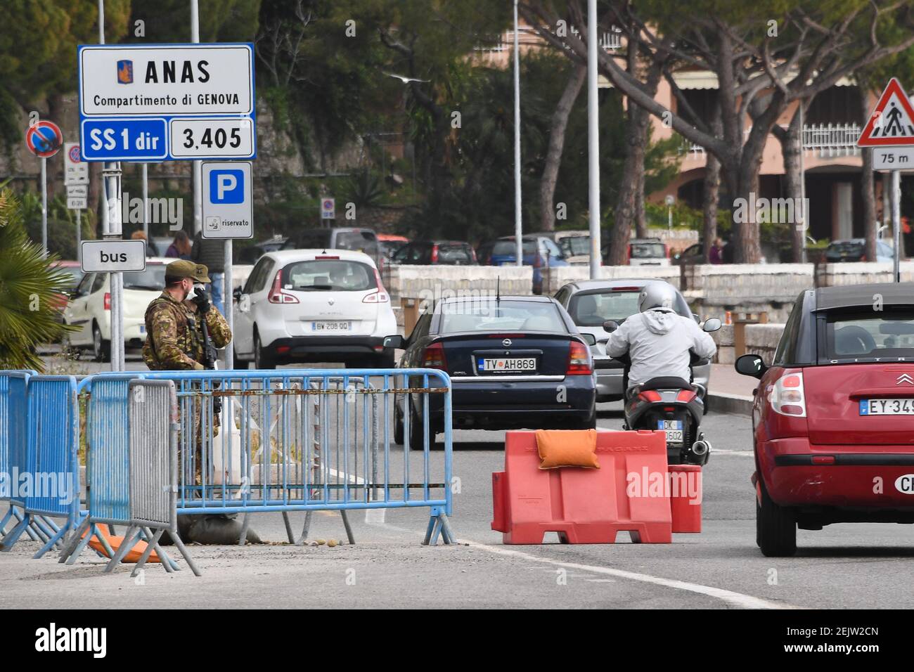 Coronavirus health checks at Italian - French border where the Italian ...