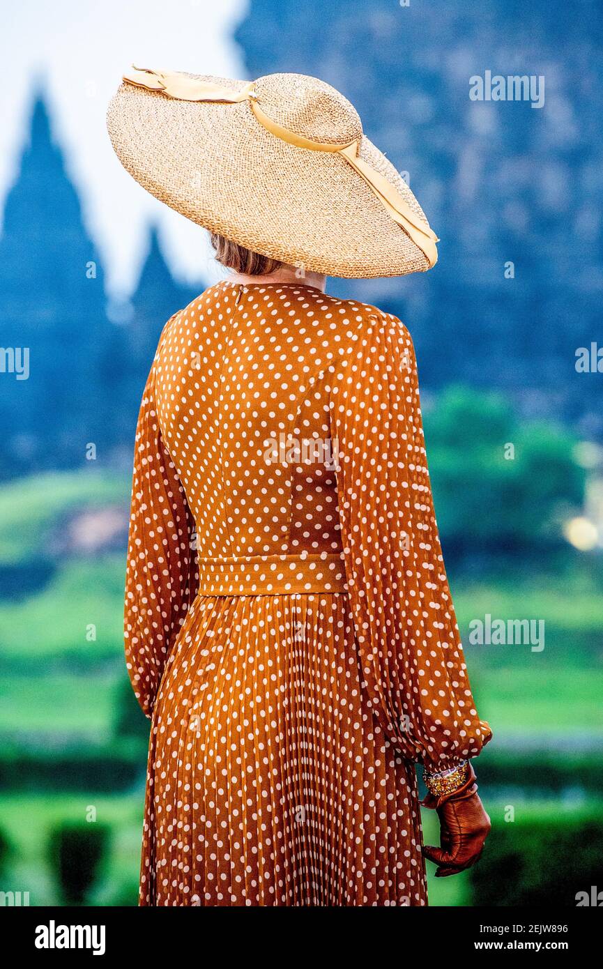 King Willem-Alexander and Queen Maxima of The Netherlands posing at the ...