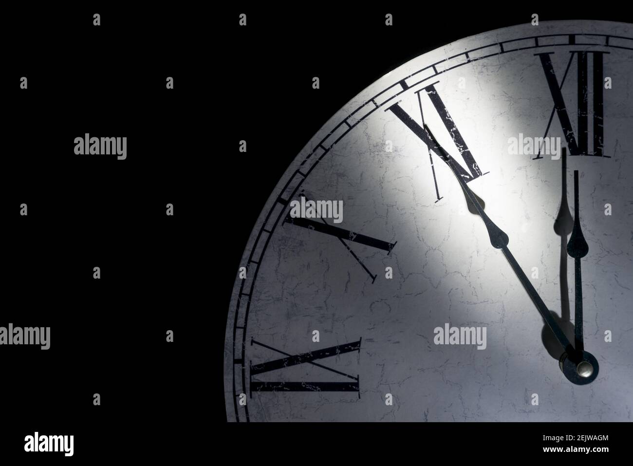 Roman numerals five to twelve five minutes hi-res stock photography and ...