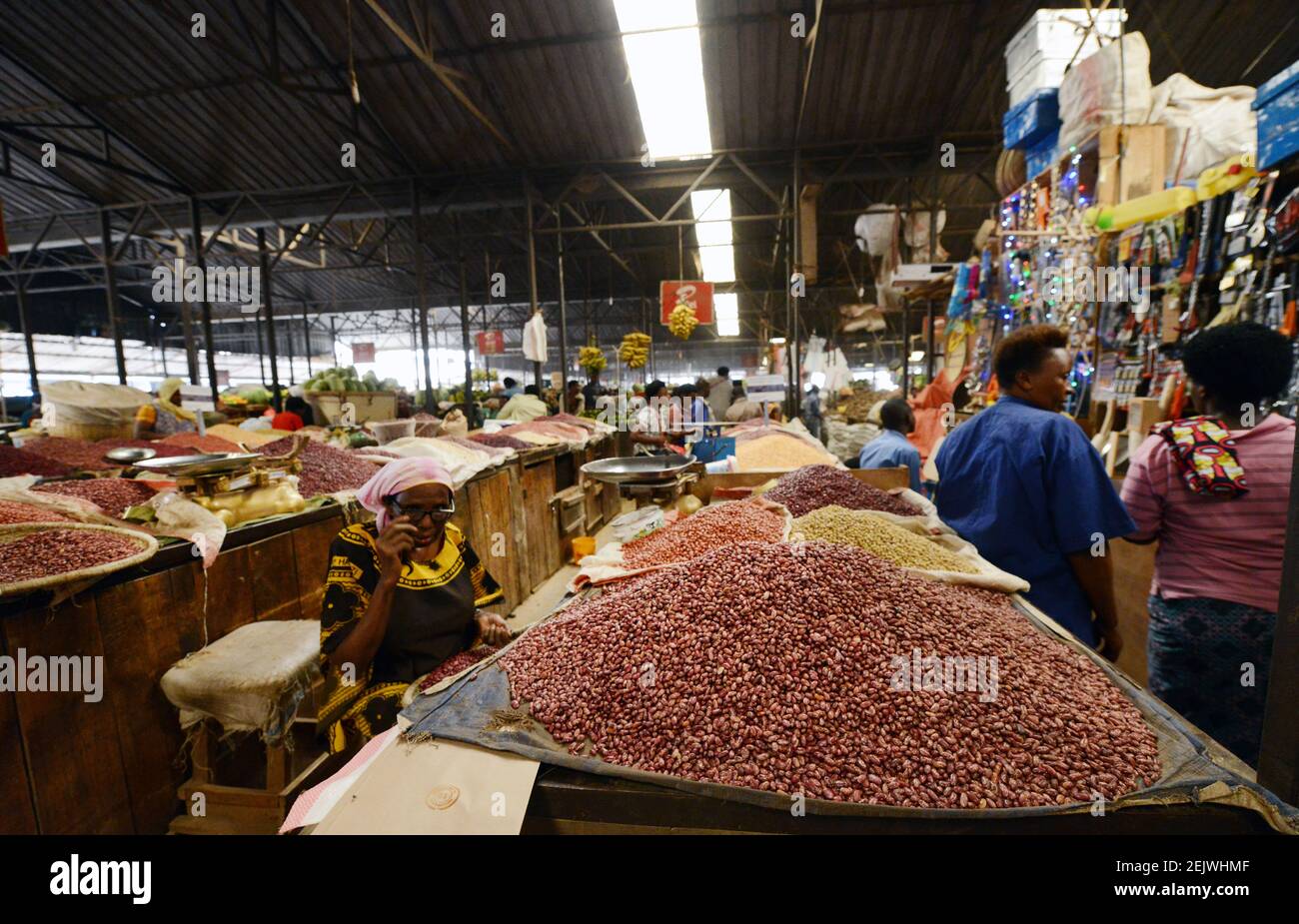 The vibrant Kimironko Market in Kigali, Rwanda Stock Photo - Alamy