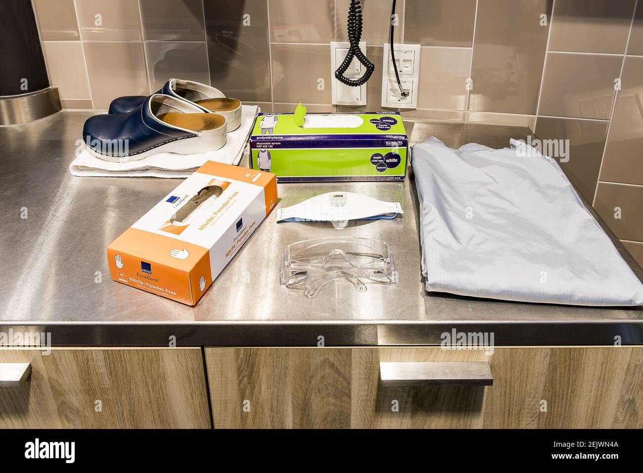 UTRECHT - 18-03-2020, Funeral parlour handles corona. Extra measures in ...