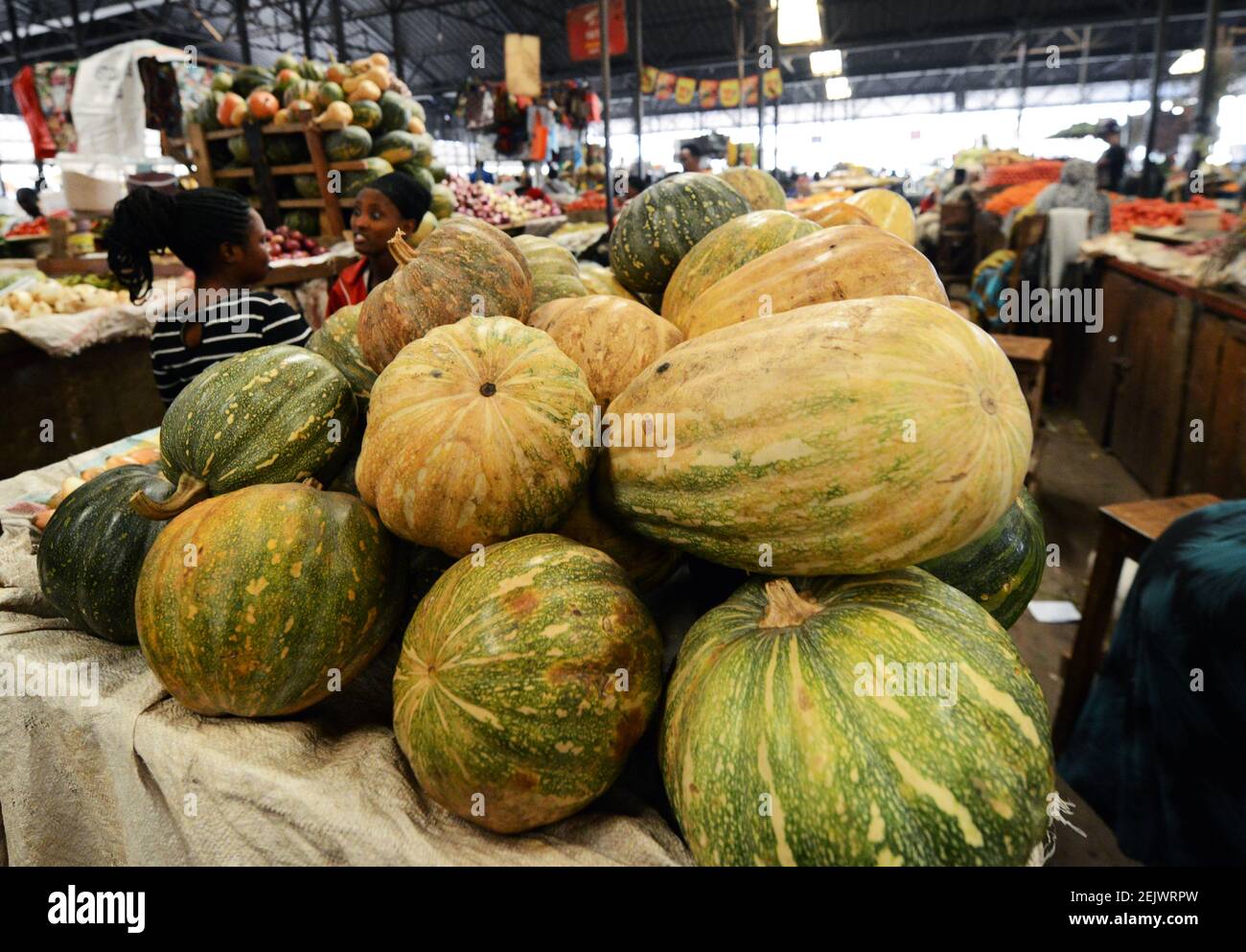 The vibrant Kimironko Market in Kigali, Rwanda Stock Photo - Alamy