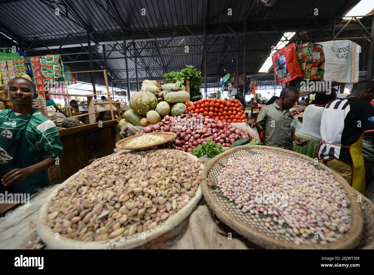 The vibrant Kimironko Market in Kigali, Rwanda Stock Photo - Alamy