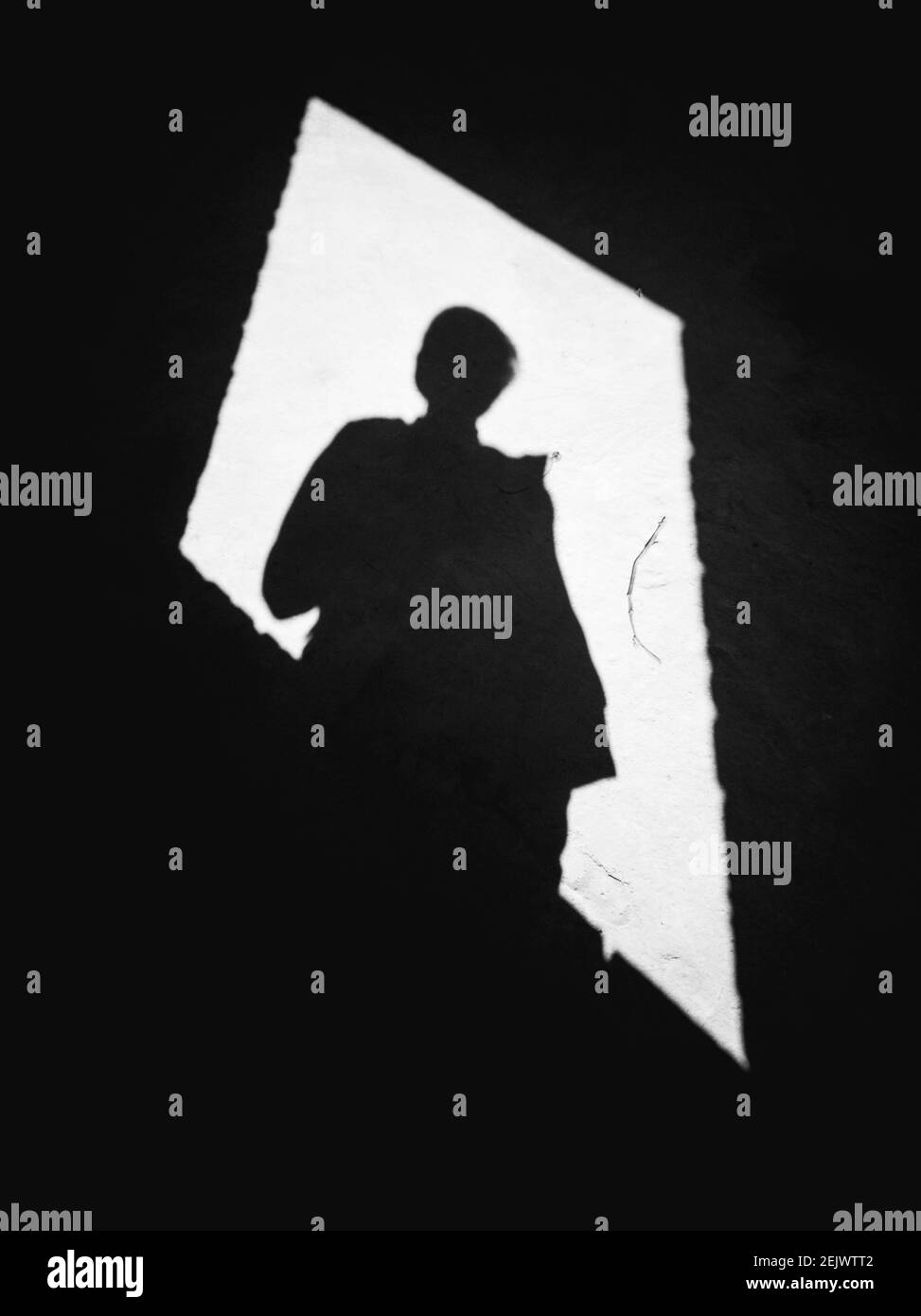 Man face in shadow black and white hi-res stock photography and images ...