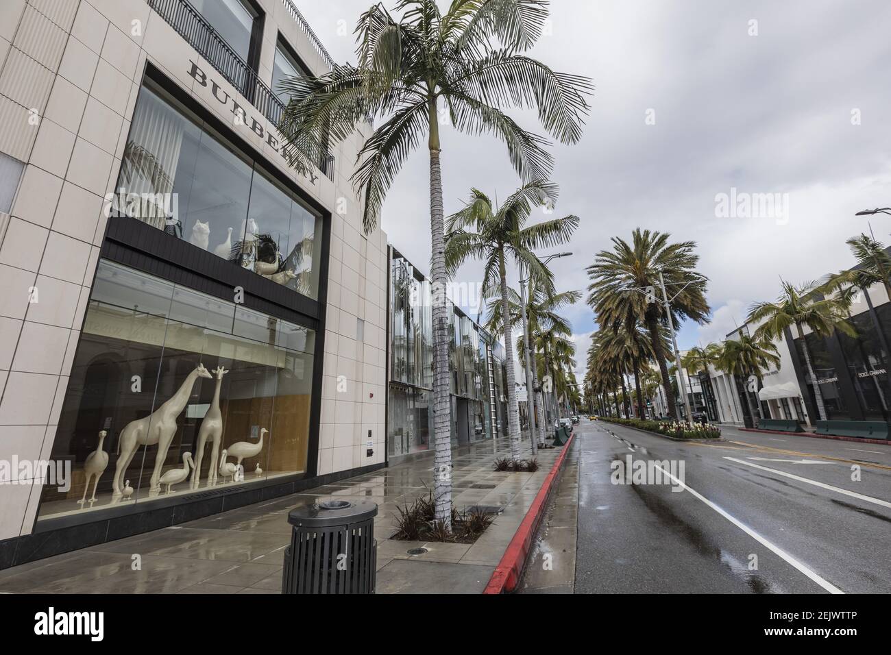 High-end businesses on Rodeo Drive in Beverly Hills shut down and close ...