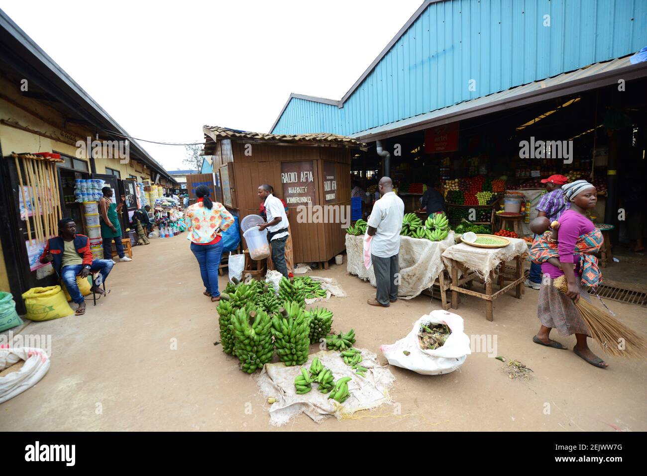 The vibrant Kimironko Market in Kigali, Rwanda Stock Photo - Alamy